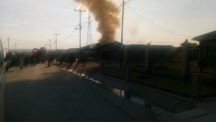 South Africa – Angry Mob Torches Scammer’s House - Finleaks